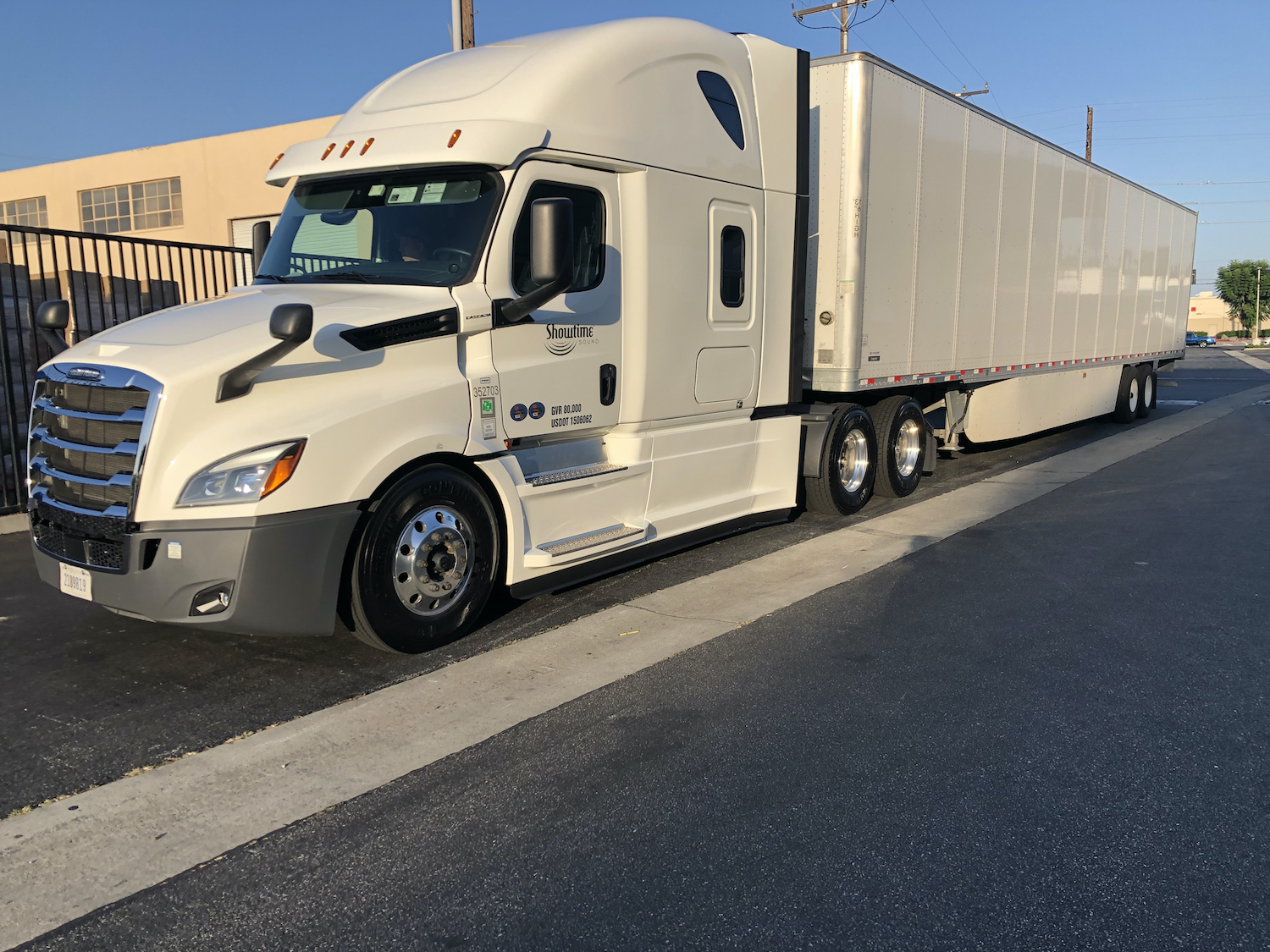 Showtime Trucking LLC