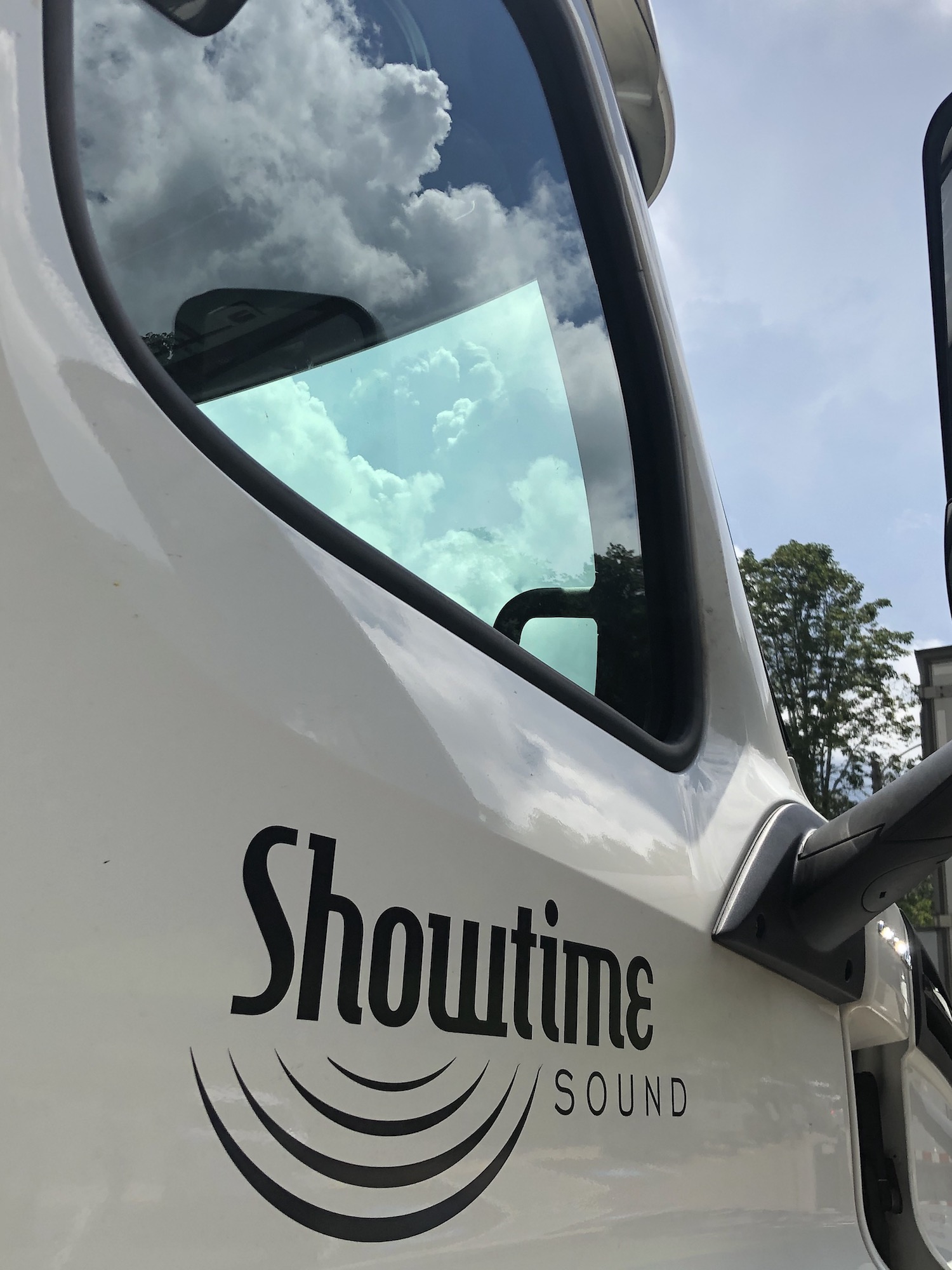 Showtime Trucking LLC