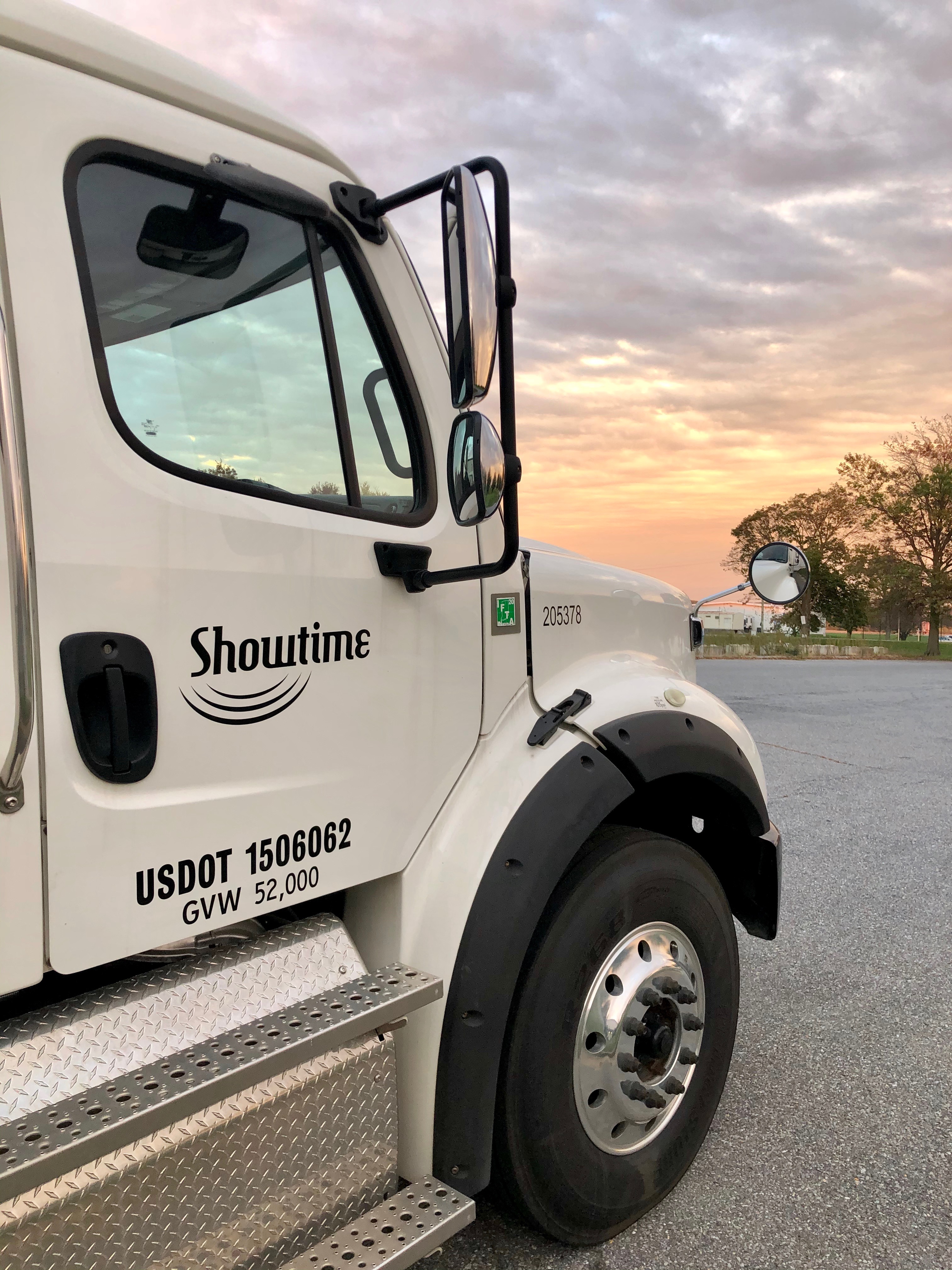 Showtime Trucking LLC